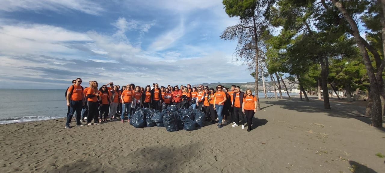 Kredo.al jep shëmbullin më të mirë, Pastron plazhin e Shëngjinit